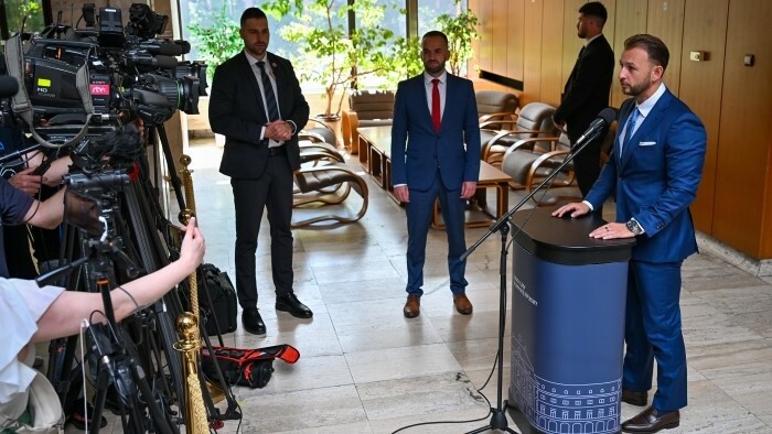 New security measures to be discussed by government next week - News - Rádio RSI English - STVR